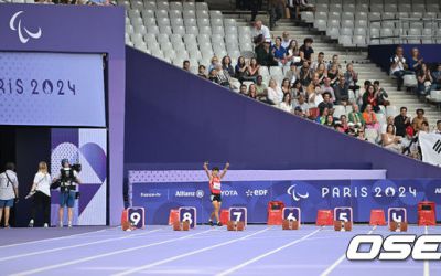 [사진]100m 결선 앞둔 전민재, '두 팔 번쩍' : ZUM 뉴스