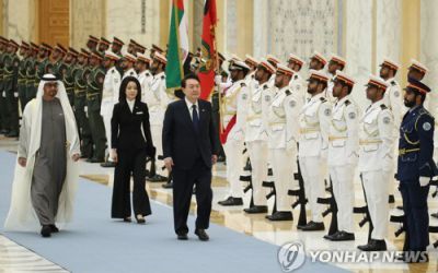 [속보] 尹대통령-무함마드 UAE대통령 정상회담 시작 : ZUM 뉴스