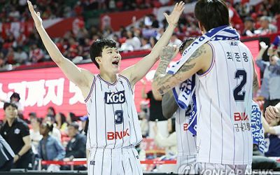 3점슛 3개로 19점 KCC 허웅 "분위기 잇는다…팬 응원에 힘 나" : ZUM 뉴스