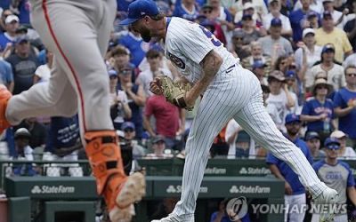 MLB 컵스 불펜투수, 3실점 강판 후 홧김에 벽 치다 왼손 골절 : ZUM 뉴스
