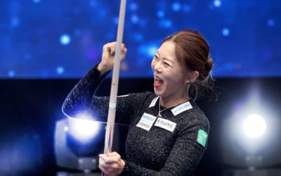 또 역사 쓴 김가영…여자프로당구 LPBA 30연승·5연속 우승 : ZUM 뉴스