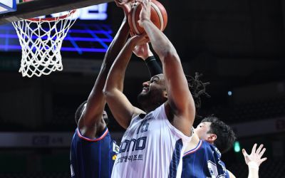 부상 악재에 잡히지 않는 승리…KCC 8연패, 소노는 탈꼴찌 : ZUM 뉴스