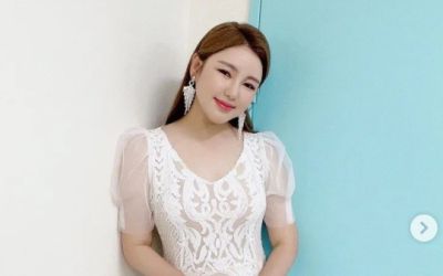 송가인, 44kg로 콜라병 몸매..개미허리까지 완벽한 트롯 퀸 : ZUM 뉴스