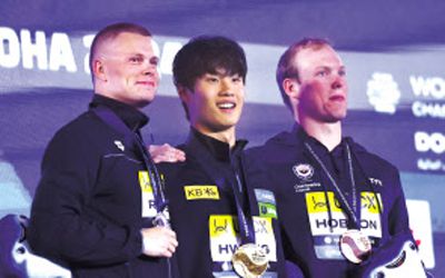 황선우, 세계 선수권대회 자유형 200m 금메달 : ZUM 뉴스