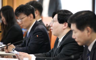 정책 로드맵 새로 짜는 금융위 수장들…‘금융지주 연구소’까지 만난다 : ZUM 뉴스
