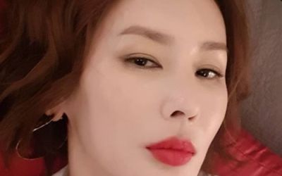 ‘90년대 톱모델’ 박영선, 강렬 레드립+뇌쇄적 눈빛 ‘매혹’ [M+★SNS] : ZUM 뉴스