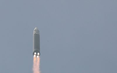 [속보] 합참 "ICBM 추정 미사일 760km 비행·고도 1,920km" : ZUM 뉴스