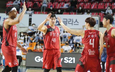 변준형 · 이재도 · 오세근 날아오른 인삼공사, KCC와 챔프전 2연승 : ZUM 뉴스