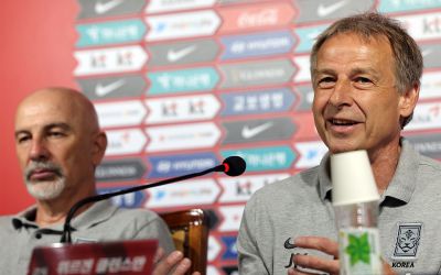 클린스만 감독, 생일 맞아 출국…새 시즌 맞는 유럽파 점검 : ZUM 뉴스