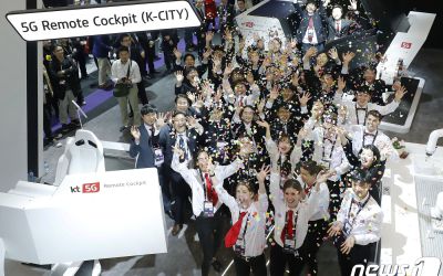 MWC19 기념하는 KT직원들 : ZUM 뉴스