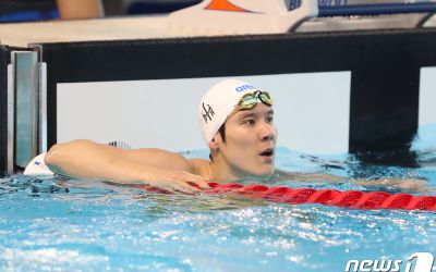 돌아온 박태환, 자유형 200m 예선 1위 통과 : ZUM 뉴스