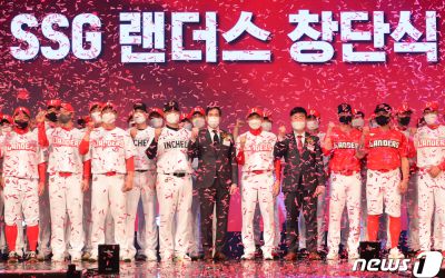베일 벗은 SSG 랜더스 "올해 144경기 이상 할 것 같다" : ZUM 뉴스