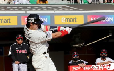 선제 투런포 치는 SSG 최정 : ZUM 뉴스