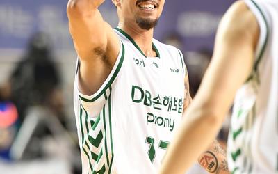 '알바노 26점' DB, 허웅 활약한 KCC 꺾고 4연승 질주(종합) : ZUM 뉴스