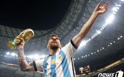 메시, 발롱도르·UCL·올림픽 우승에 이어 월드컵까지 : ZUM 뉴스