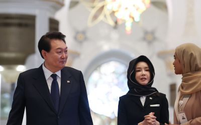 UAE 그랜드 모스크 방문한 윤 대통령 부부 : ZUM 뉴스