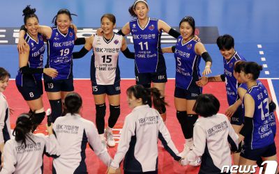 연패 탈출 뒤 기뻐하는 IBK 기업은행 선수들 : ZUM 뉴스