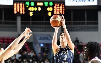 '정창영·이승현 맹활약' KCC, SK 꺾고 4연패 탈출…6위 점프 : ZUM 뉴스