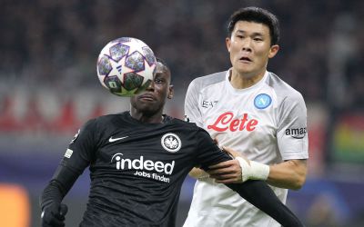 '종아리 부상 우려' 김민재, 프랑크푸르트와 UCL 2차전 뛴다 : ZUM 뉴스
