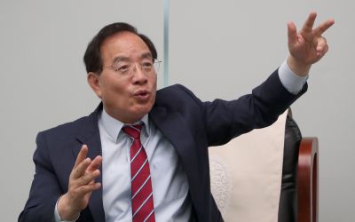 하윤수 부산교육감 '사전 선거운동' 혐의로 벌금 700만원 구형 : ZUM 뉴스