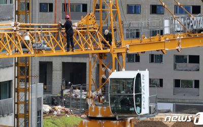 '폭염경보 발효', 야외 근로자 작업 시간 조정 독려 : ZUM 뉴스