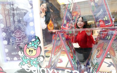 KT 홍대 애드샵플러스에 마련된 갤럭시S24 체험존 : ZUM 뉴스