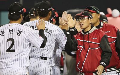 '승장' LG 염경엽 "반드시 KS 가서 '왕조 구축' 약속 지킬 것"[PO3] : ZUM 뉴스