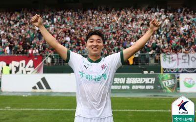 '전북전 멀티골' 김준범, K리그1 34R MVP…베스트 팀은 2위 강원 : ZUM 뉴스