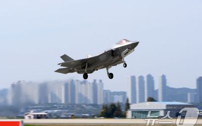 F-35A 전투기, 힘차게 이륙 : ZUM 뉴스