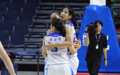 '김단비 30점' 우리은행, 연장 혈투 끝에 BNK 7연승 저지 : ZUM 뉴스