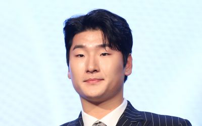 KBO 승리상 수상한 두산 곽빈 : ZUM 뉴스