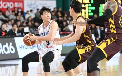 6위가 코앞인데…답답한 KCC, 4연패 수렁 : ZUM 뉴스