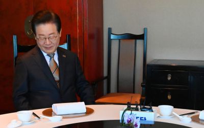 이재명·임종석 '다른 시선' : ZUM 뉴스