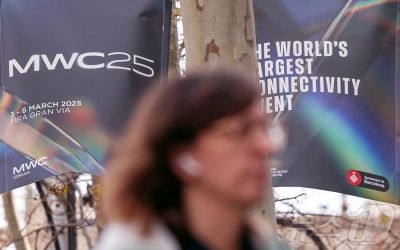 [MWC2025] '바르셀로나 거리에 걸린 MWC2025 현수막' : ZUM 뉴스