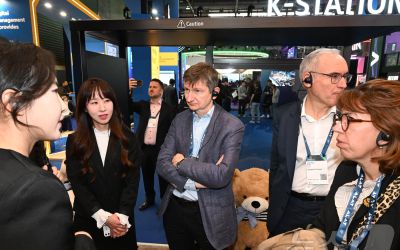 [MWC]KT 부스 방문한 브누아 톨로팅 부이그텔레콤 CEO : ZUM 뉴스