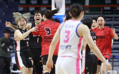 여자농구 BNK, 삼성생명 상대로 PO 2차전도 승리…챔프전 청신호 : ZUM 뉴스