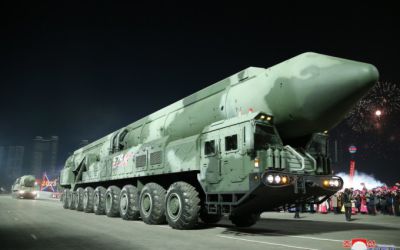 [분석] "북한, 신형 고체연료 ICBM 첫 시험발사"…사거리 1만km급 화성-14형 유사 : ZUM 뉴스