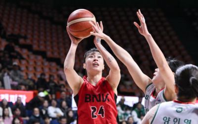 [여자프로농구] '김소니아 더블더블' BNK, 하나은행에 67-41 : ZUM 뉴스