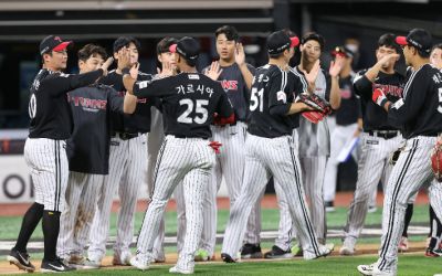 열흘 만에 '5경기 차' 좁힌 LG, 김광현 앞세운 선두 SSG와 정면승부 : ZUM 뉴스