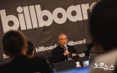 한국 취재진 앞에 앉은 빌보드 본사 CEO : ZUM 뉴스