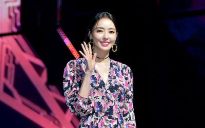 [포토] 이다희 '퀸덤 MC' : ZUM 뉴스