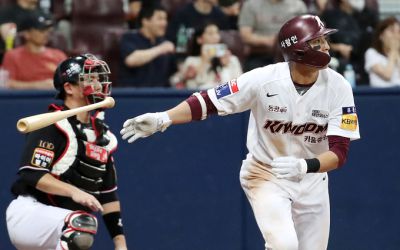 ‘타격 천재’ 이정후, 이승엽 넘었다…역대 KBO리그 최연소 7년 연속 100안타 달성 : ZUM 뉴스