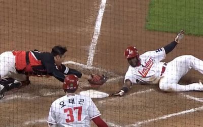 KBO리그 심판 판정 왜 이러나… 역대급 오심 피해자 될 뻔했던 SSG, 신인 박지환의 끝내기 적시타로 연장 10회 승리 : ZUM 뉴스