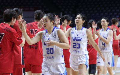 우리은행, 연장 접전 끝에 BNK에 시즌 첫 패 안겨…김단비 30득점 ‘맹활약’ : ZUM 뉴스