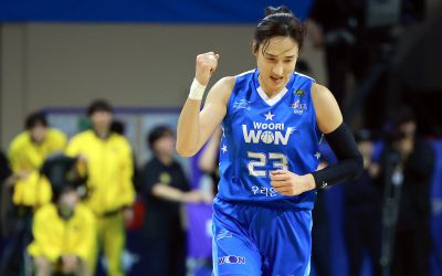 우리은행 “2년 전처럼, 이번에도” VS BNK “이번엔 달라. 창단 첫 우승” : ZUM 뉴스