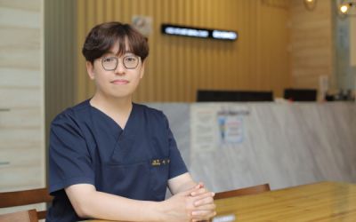 “임플란트, 치과의 체계적인 유지 관리 시스템까지 고려해 선택할 것” : ZUM 뉴스