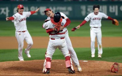 [SW포토]환호하는 SSG : ZUM 뉴스