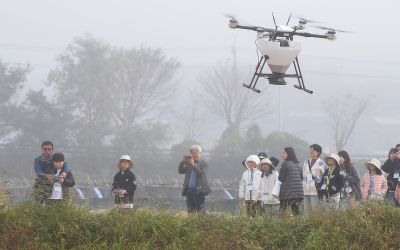 '세계 철새의 달' 맞아… KT, 아이들과 DMZ서 생태계 보전 나서 : ZUM 뉴스