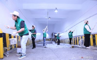 스타벅스, 경동1960점 상생기금으로 경동시장 시설 개선 : ZUM 뉴스