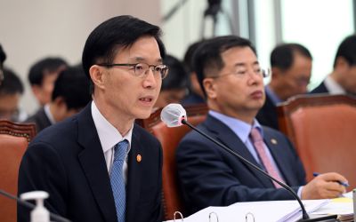 [포토] [2023 국감] 종합감사 출석한 방문규 장관 : ZUM 뉴스